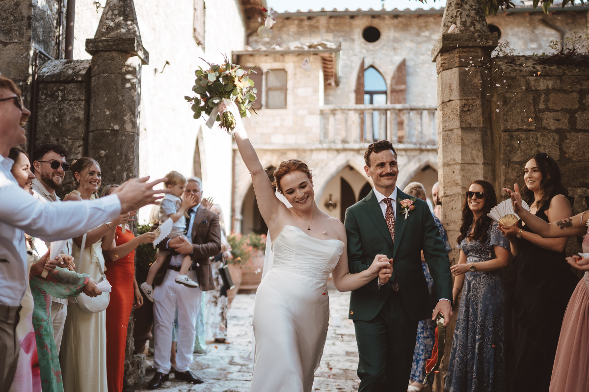 An Intimate Irish–Australian Wedding at Castello di Badia, Tuscany ...